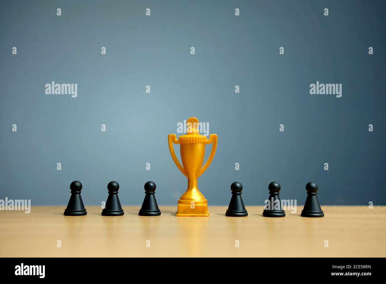 King chess trophy hi-res stock photography and images - Alamy