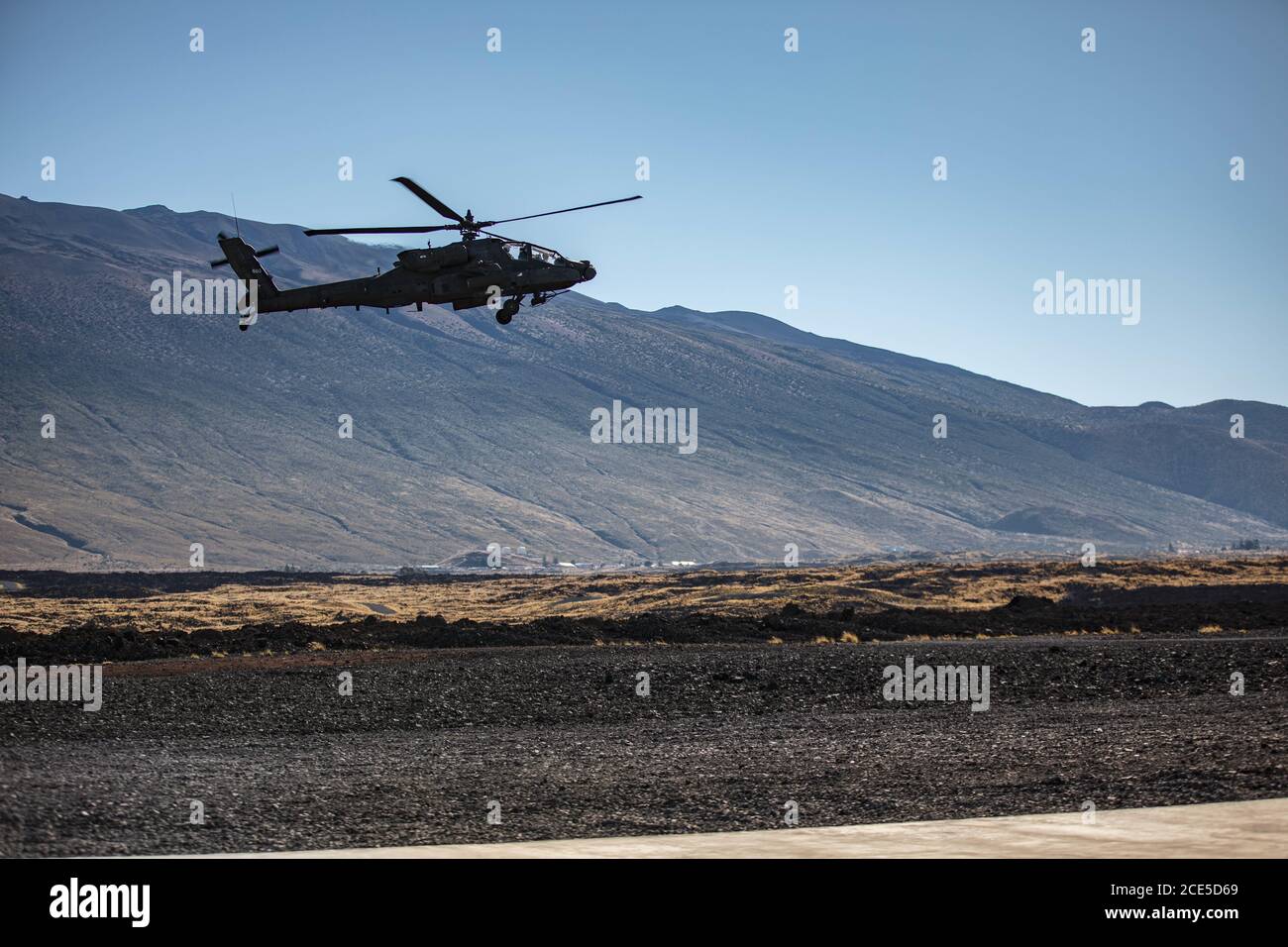AH-64 Apache pilots with 2-6 Cavalry Squadron, 25th Combat Aviation ...
