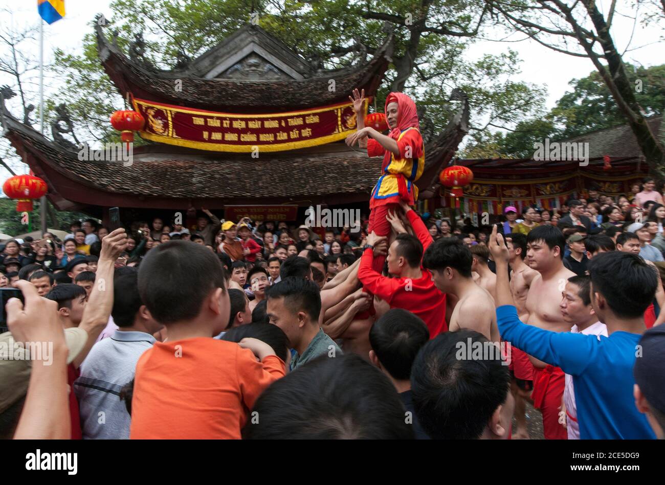Villagers in Dong Ky, Bac Ninh, The traditional firecracker festival in ...