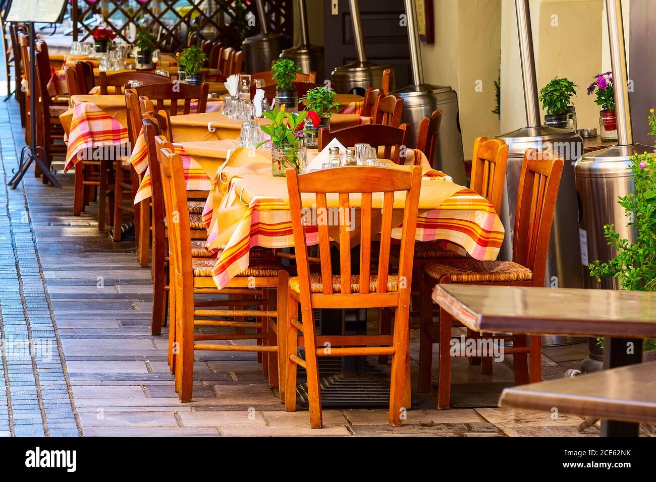 Tavern tables hi-res stock photography and images - Alamy