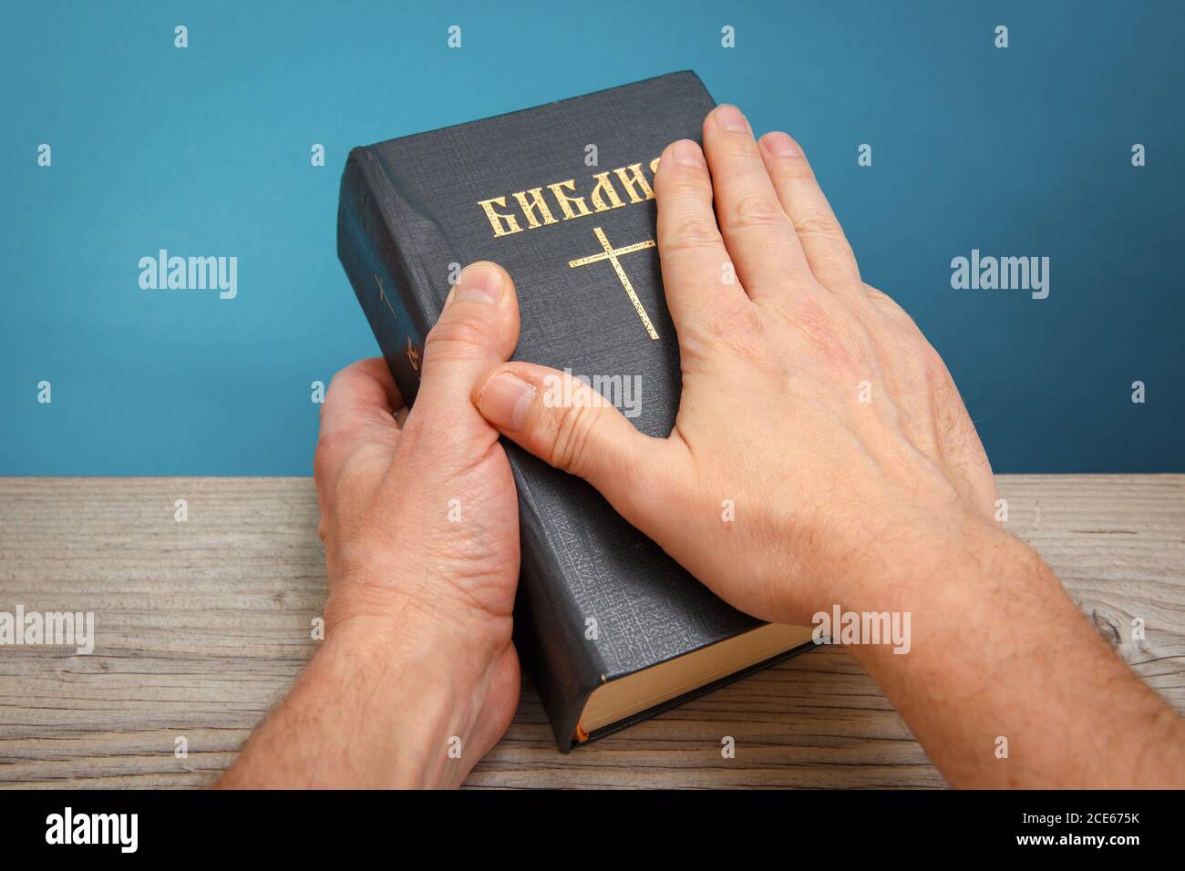 Hold up bible hi-res stock photography and images - Alamy