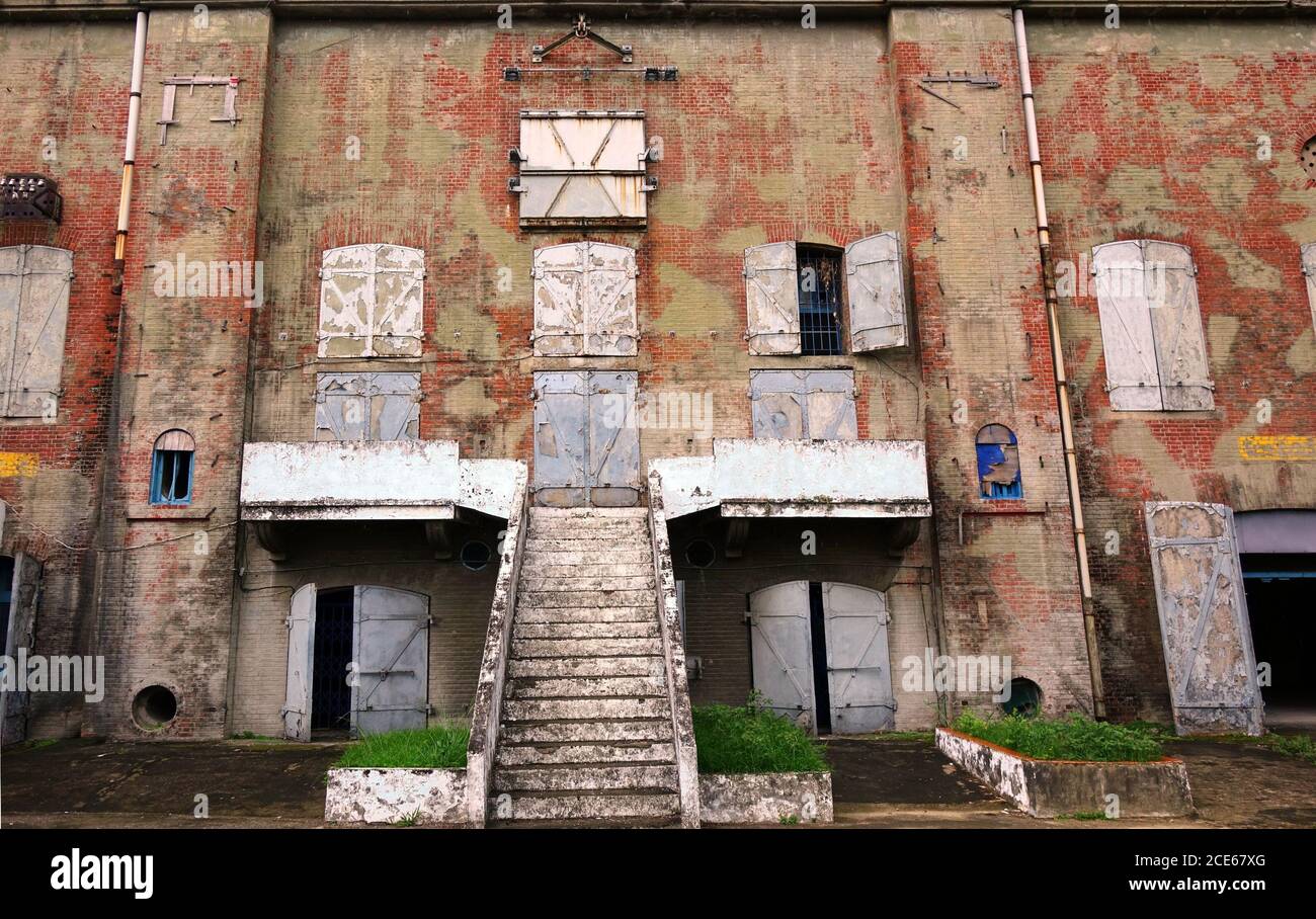 Dilapidated industrial building hi-res stock photography and images - Alamy