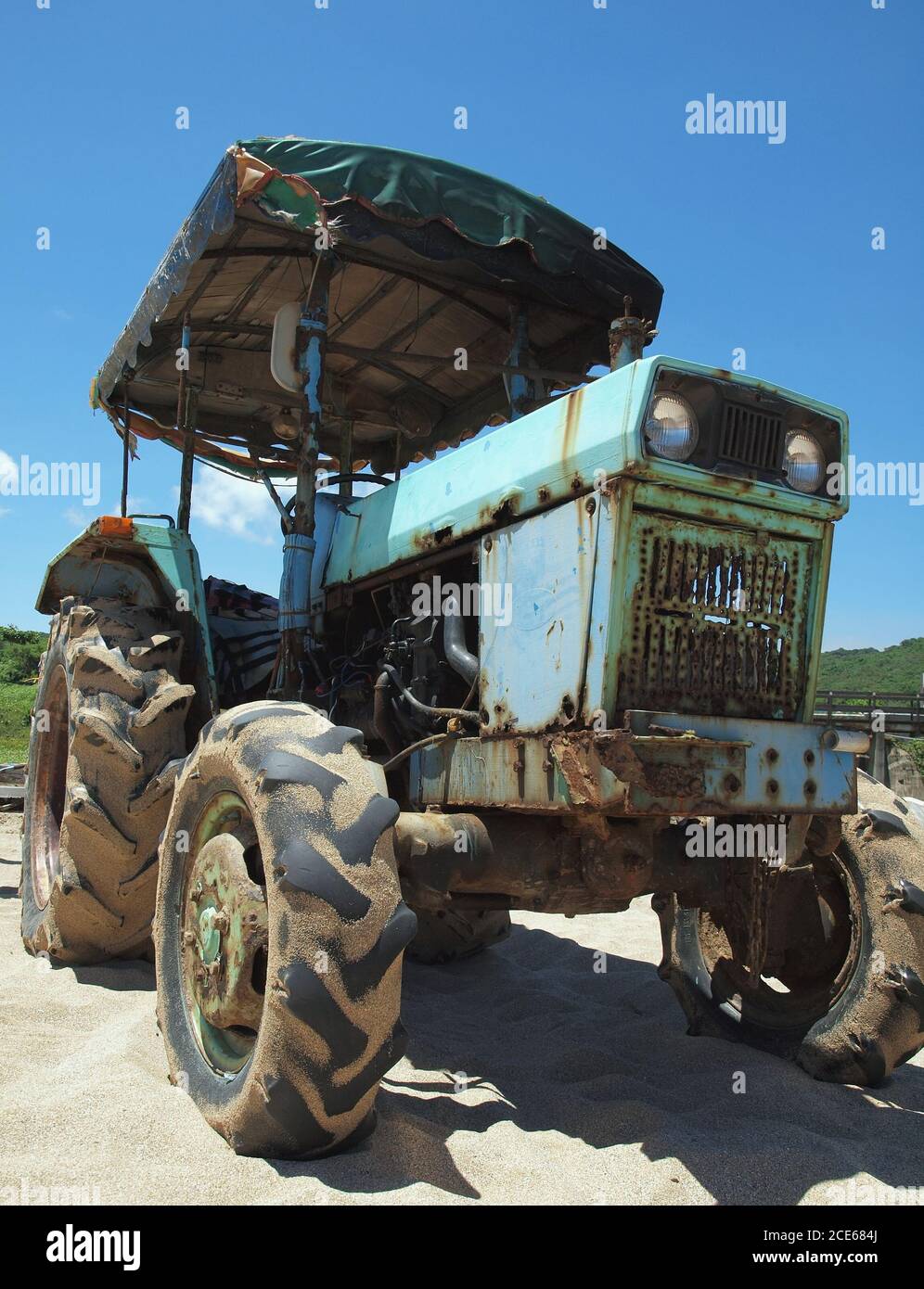 Blue vintage tractor hi-res stock photography and images - Alamy