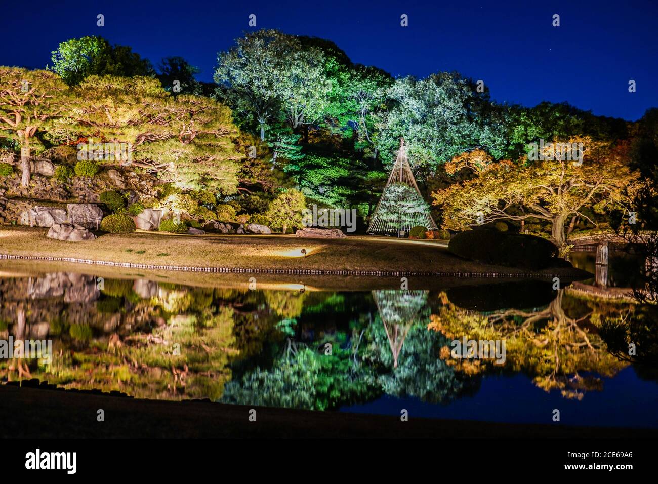 Daimyo garden of Rikugien (autumn colors Stock Photo - Alamy