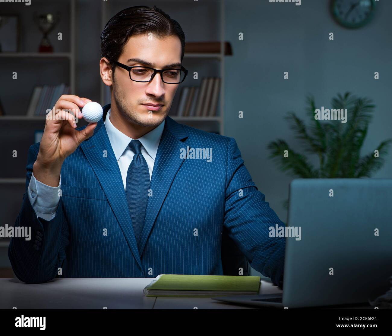 Golf course employee hi-res stock photography and images - Alamy