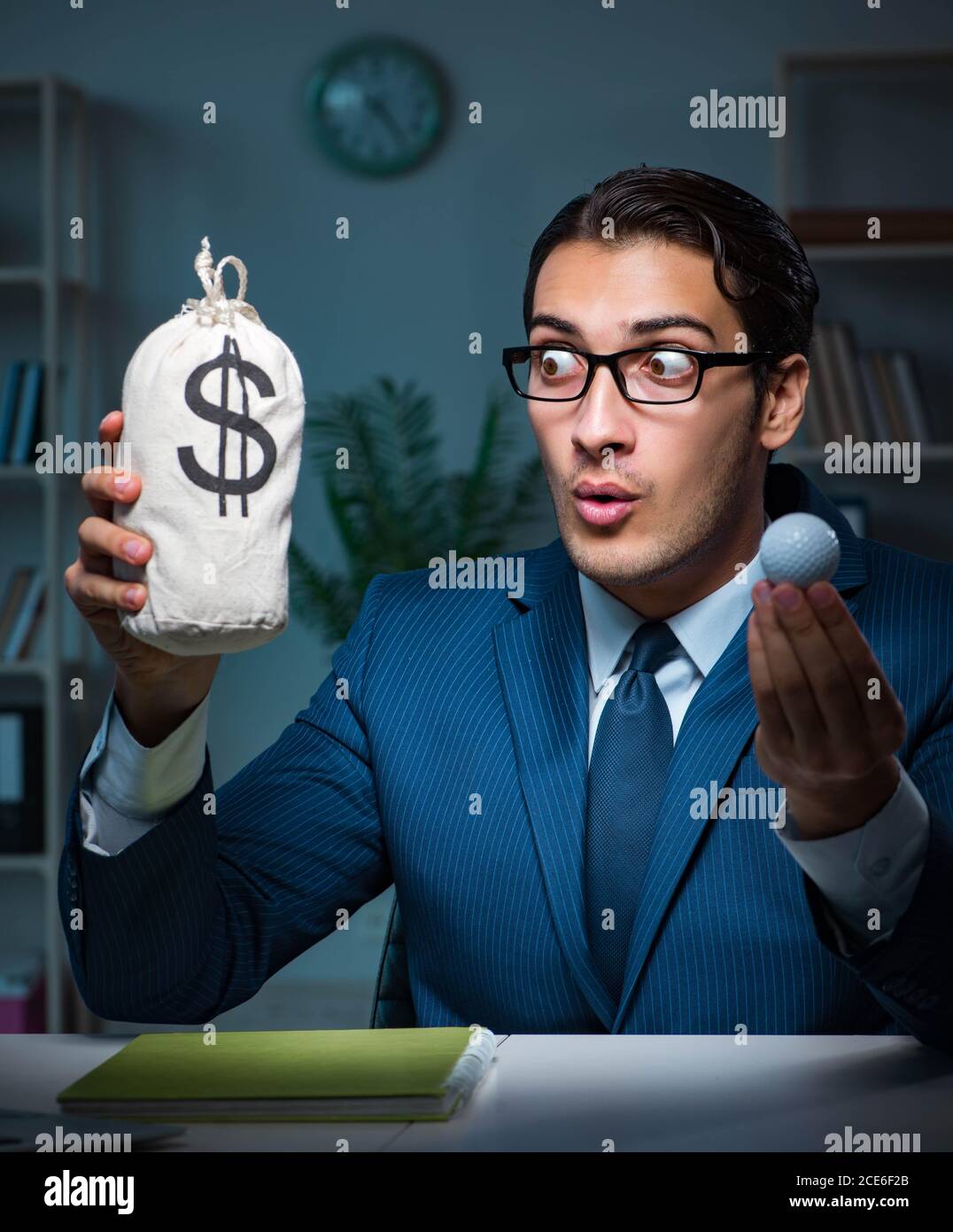 Golf course employee hi-res stock photography and images - Alamy