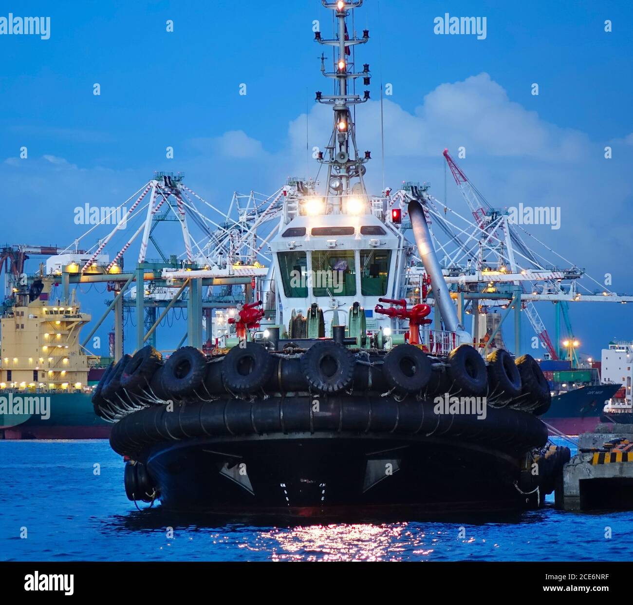 Tugboat hull hi-res stock photography and images - Alamy