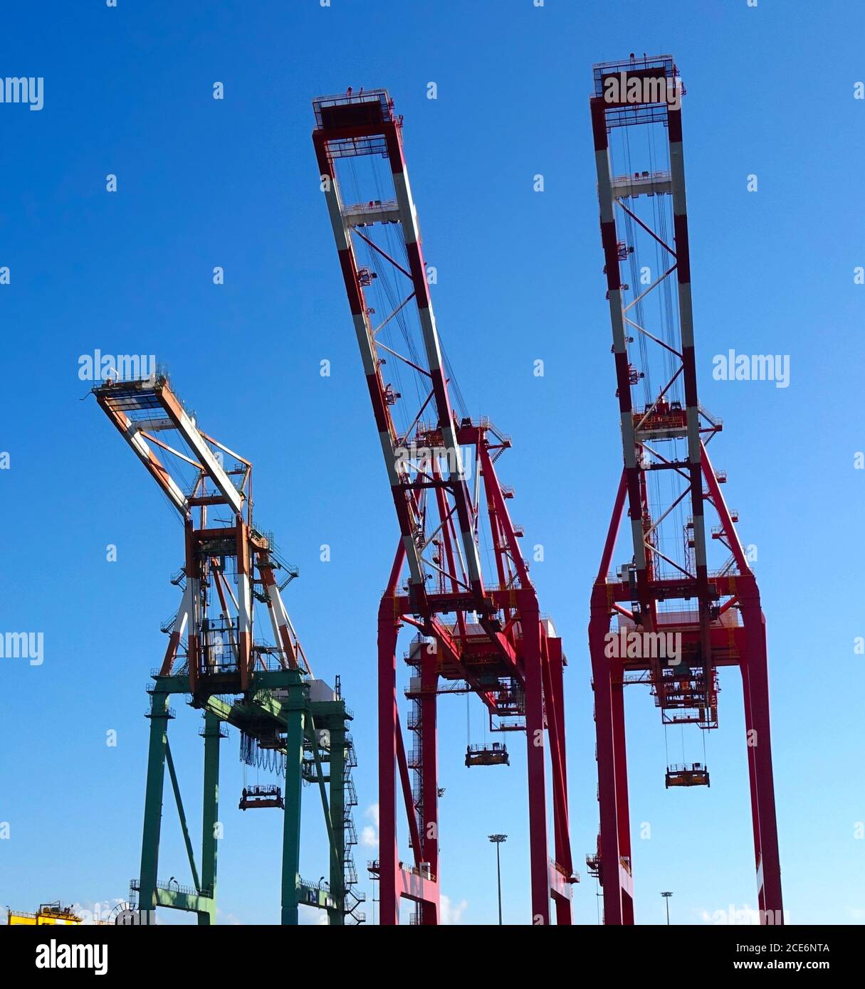 Large cranes used for loading containers on to ships Stock Photo - Alamy