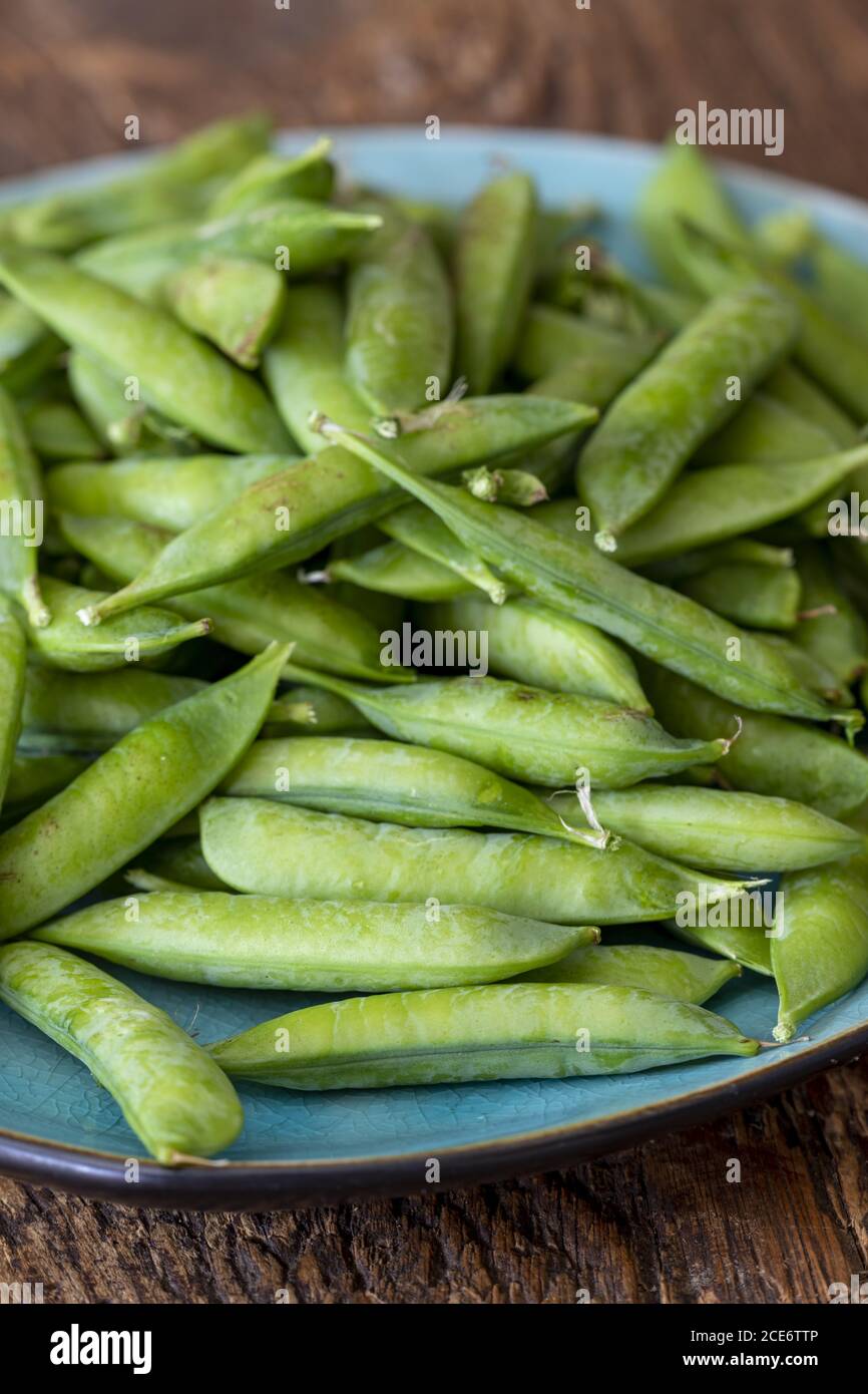 Raw peas hi-res stock photography and images - Alamy