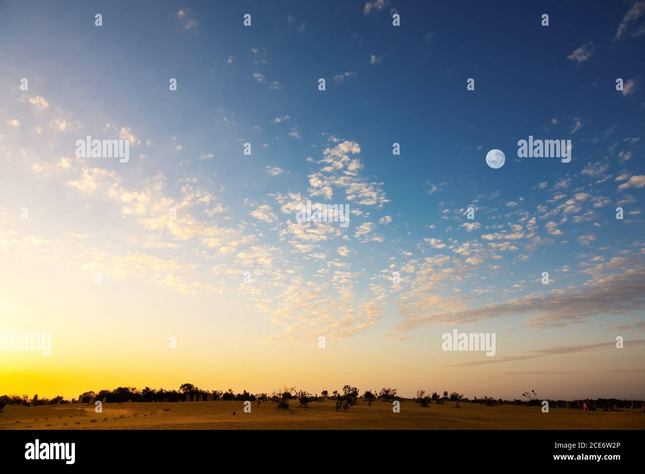 Desert pale blue sky hi-res stock photography and images - Alamy