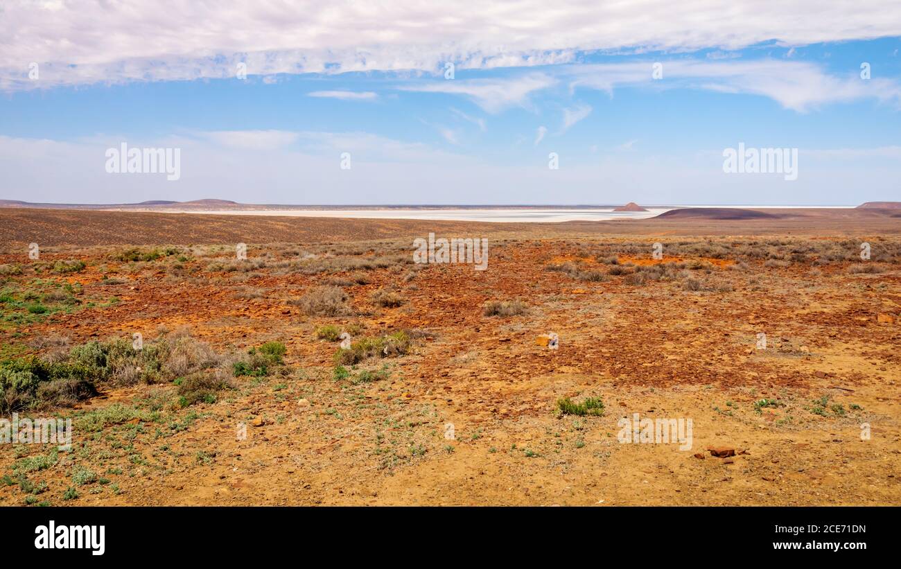 landscape scenery at the Australia outback desert Stock Photo - Alamy