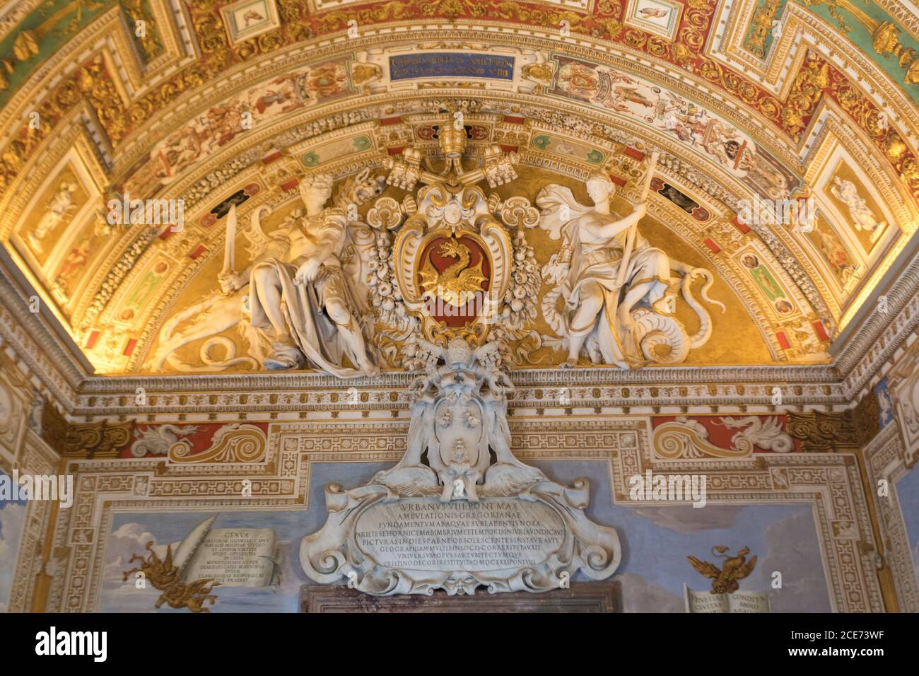 Interior del museo vaticano hi-res stock photography and images - Alamy