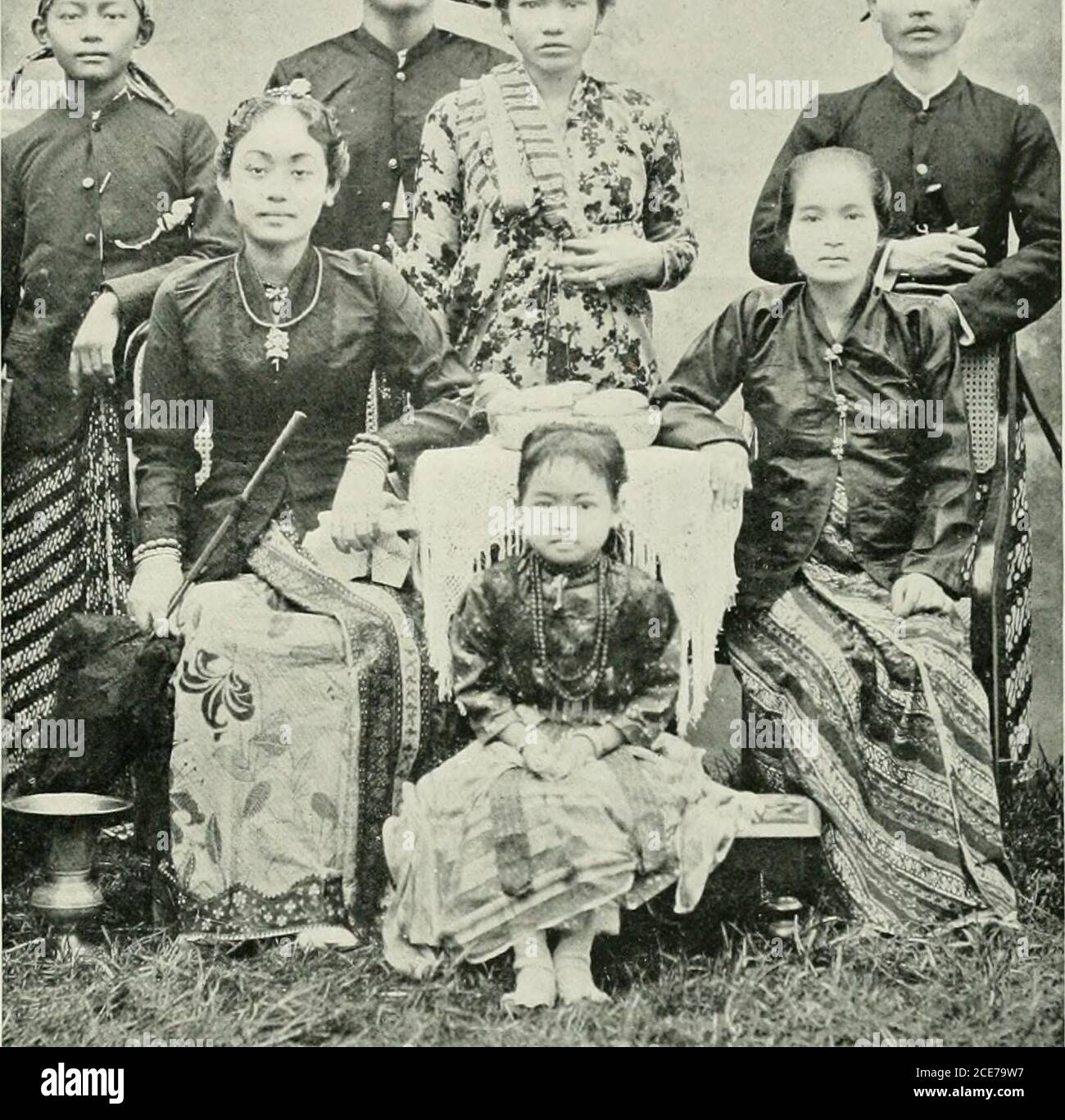 Sundanese women hi-res stock photography and images - Alamy