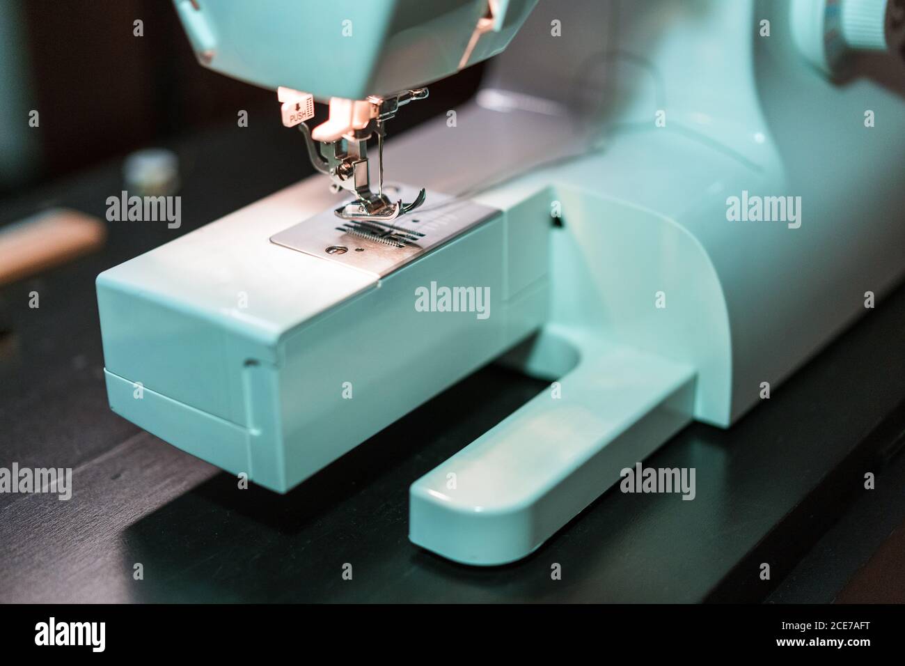 Metal sewing machine hi-res stock photography and images - Alamy