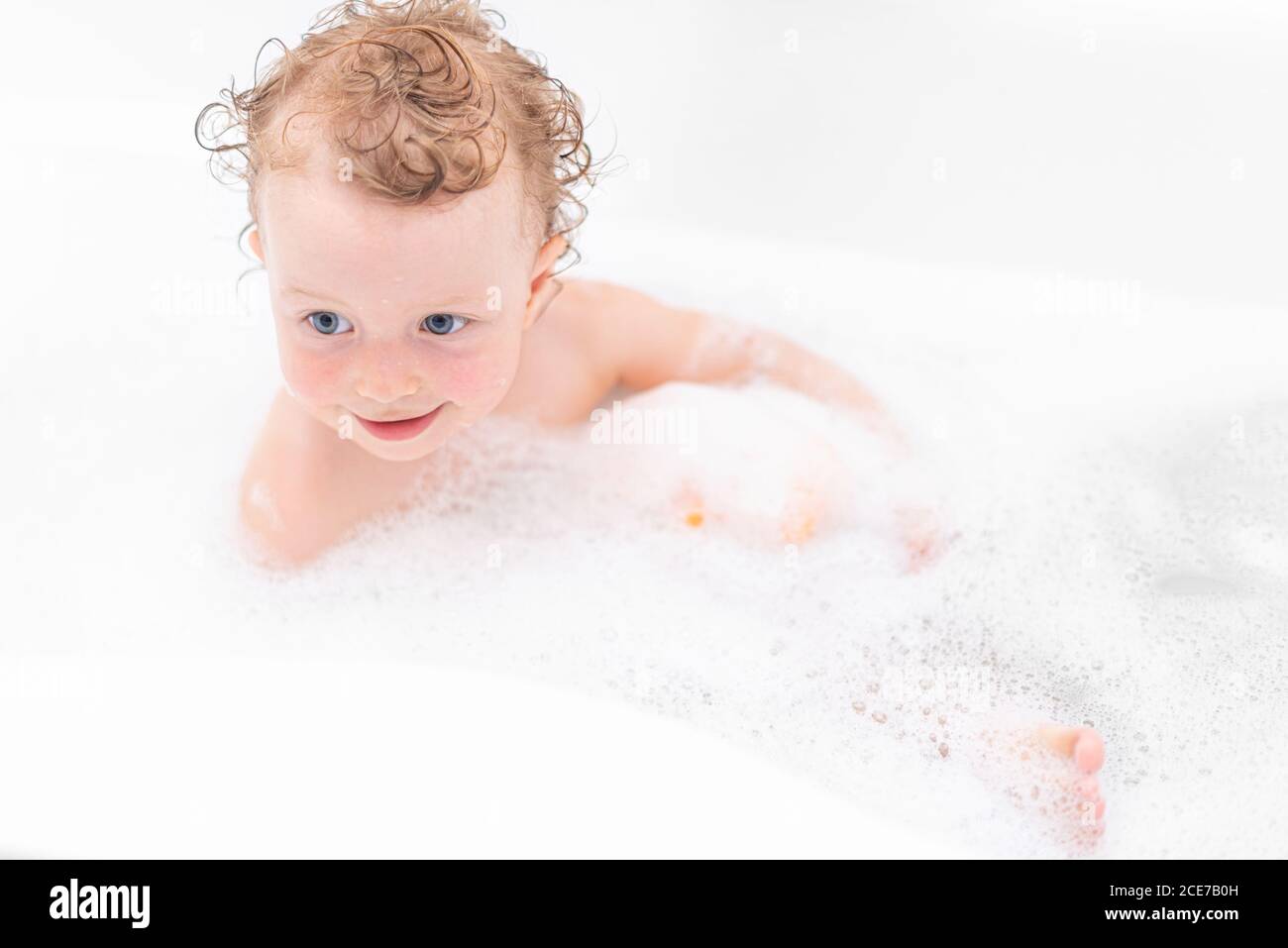 Bubble bath kid hi-res stock photography and images - Alamy