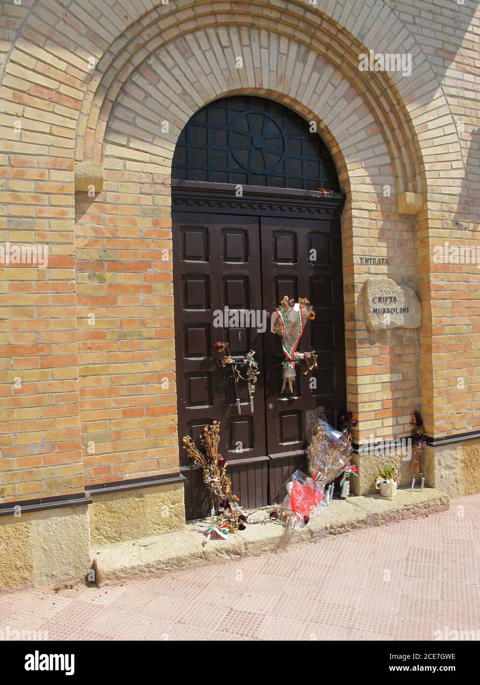 Benito mussolini crypt hi-res stock photography and images - Alamy