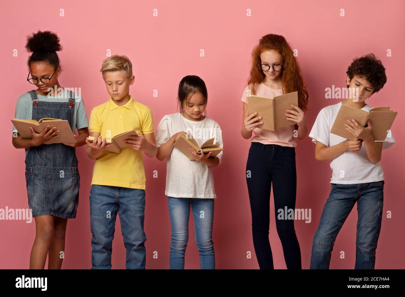 Diverse children reading hi-res stock photography and images - Alamy