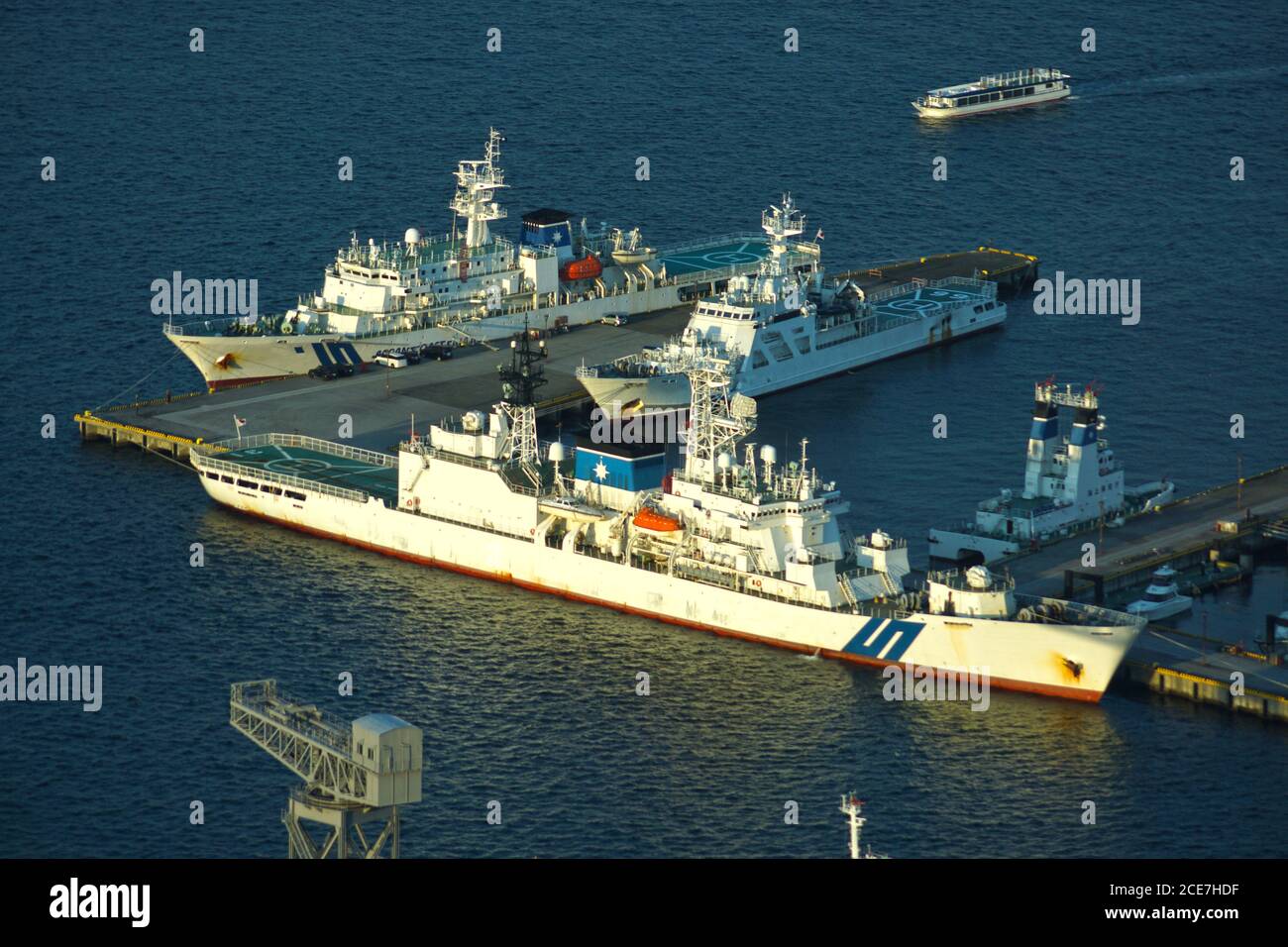 Image ship hi-res stock photography and images - Alamy