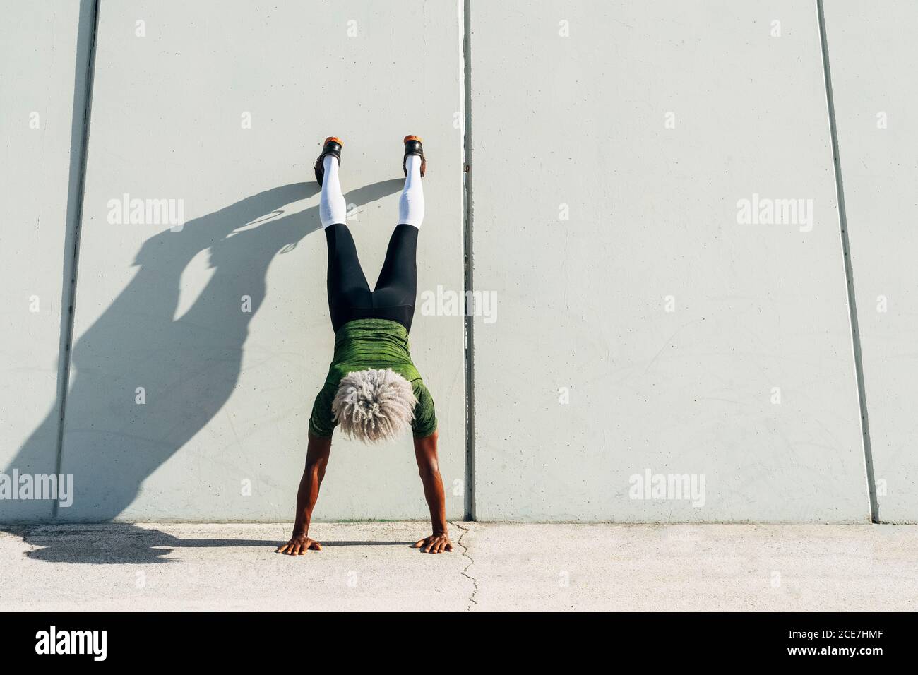 Handstand near wall hi-res stock photography and images - Alamy