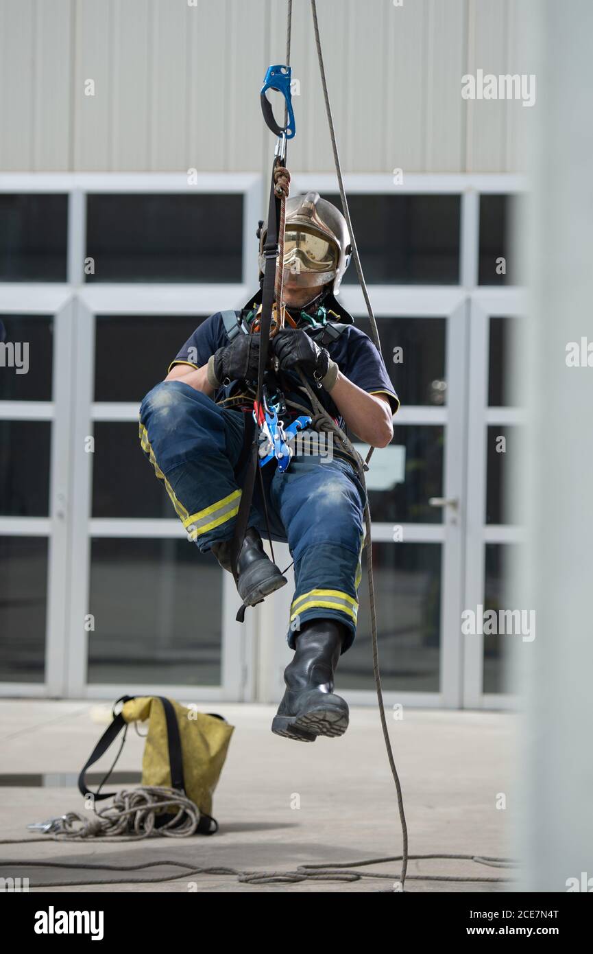 Strong ropes hi-res stock photography and images - Alamy