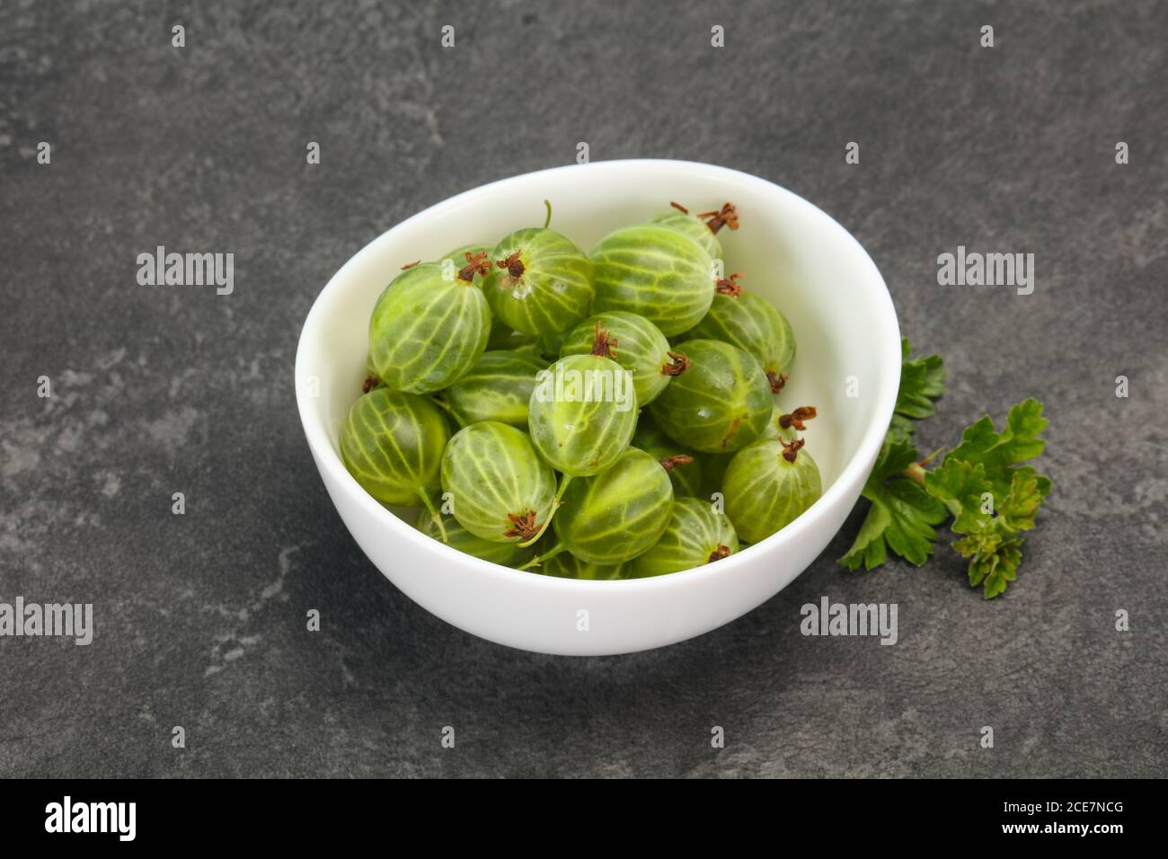 Fresh ripe green sweet gooseberry with leaf Stock Photo - Alamy