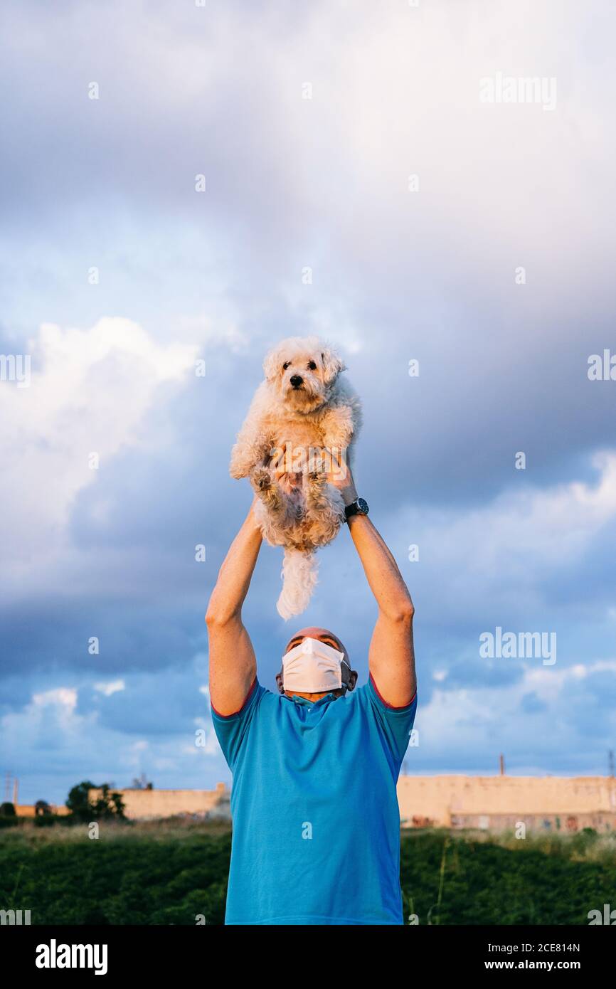 Lifting shirt hi-res stock photography and images - Alamy