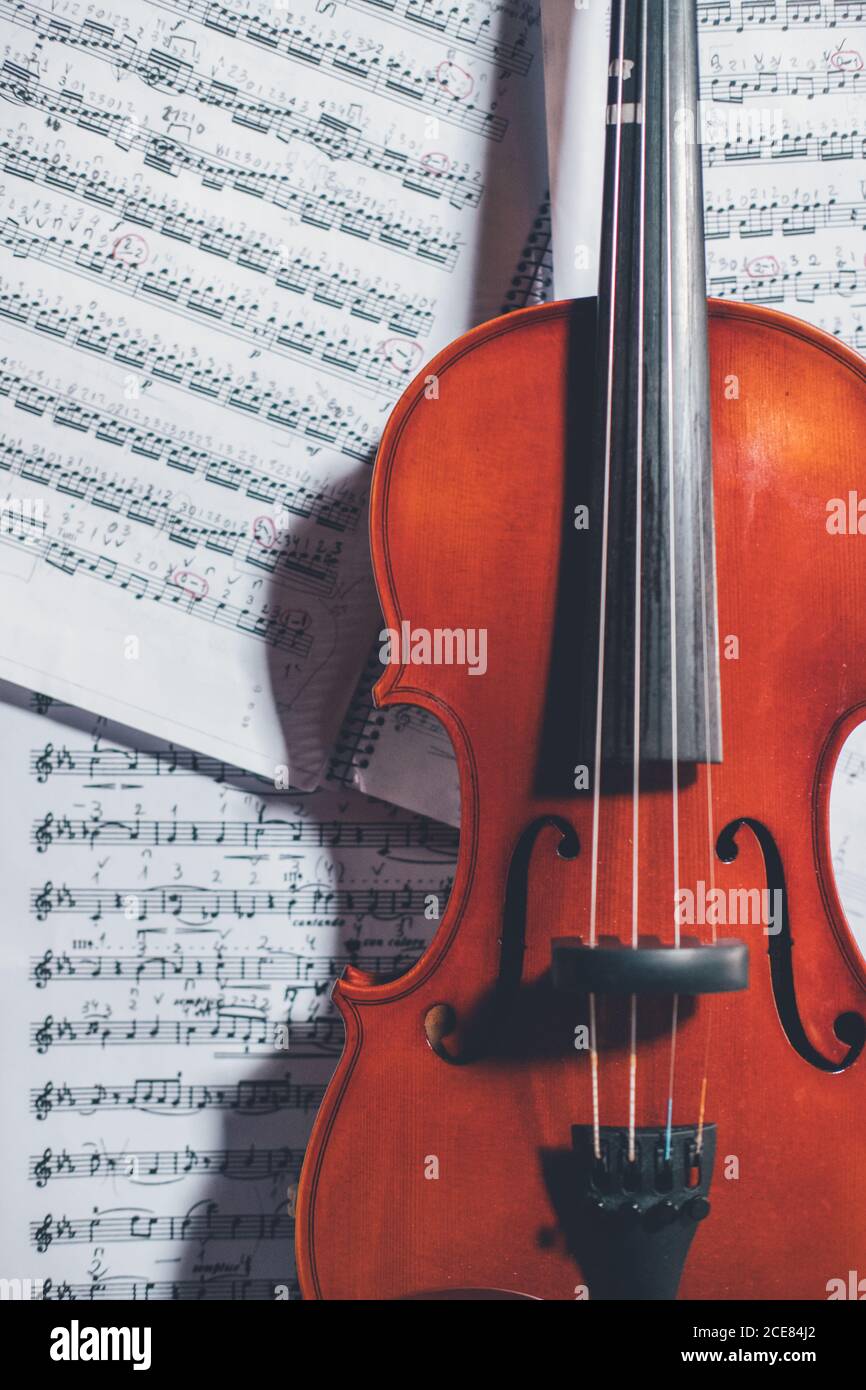Violin desk hi-res stock photography and images - Alamy