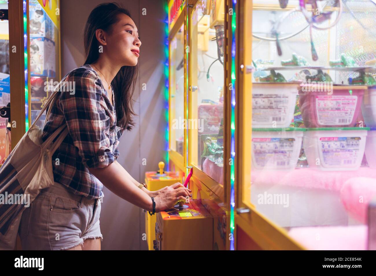 Claw crane machine hi-res stock photography and images - Alamy