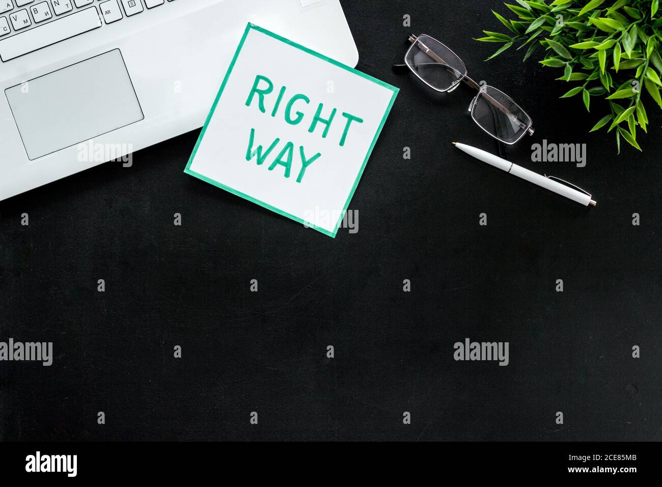 Right way icon on black office desk top view copy space Stock Photo - Alamy