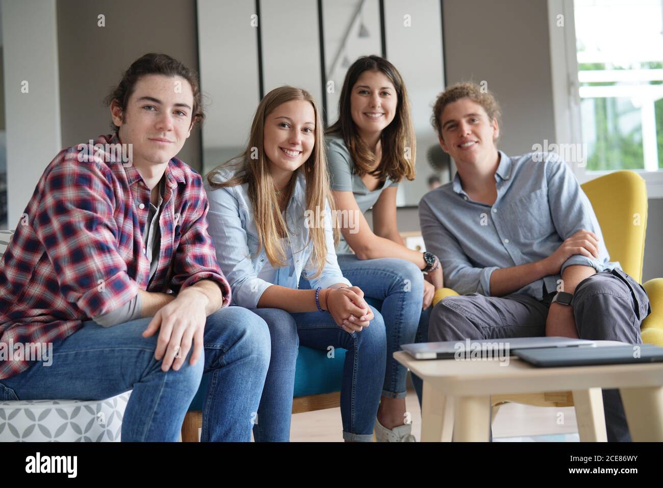 a group of young people together smiling Stock Photo - Alamy