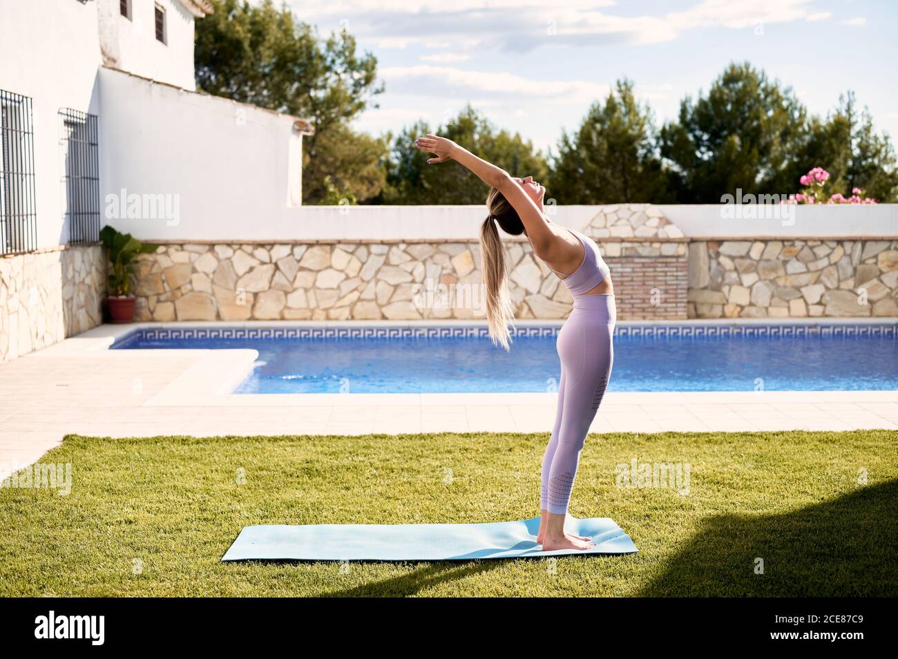 Back view woman wearing bra hi-res stock photography and images - Alamy