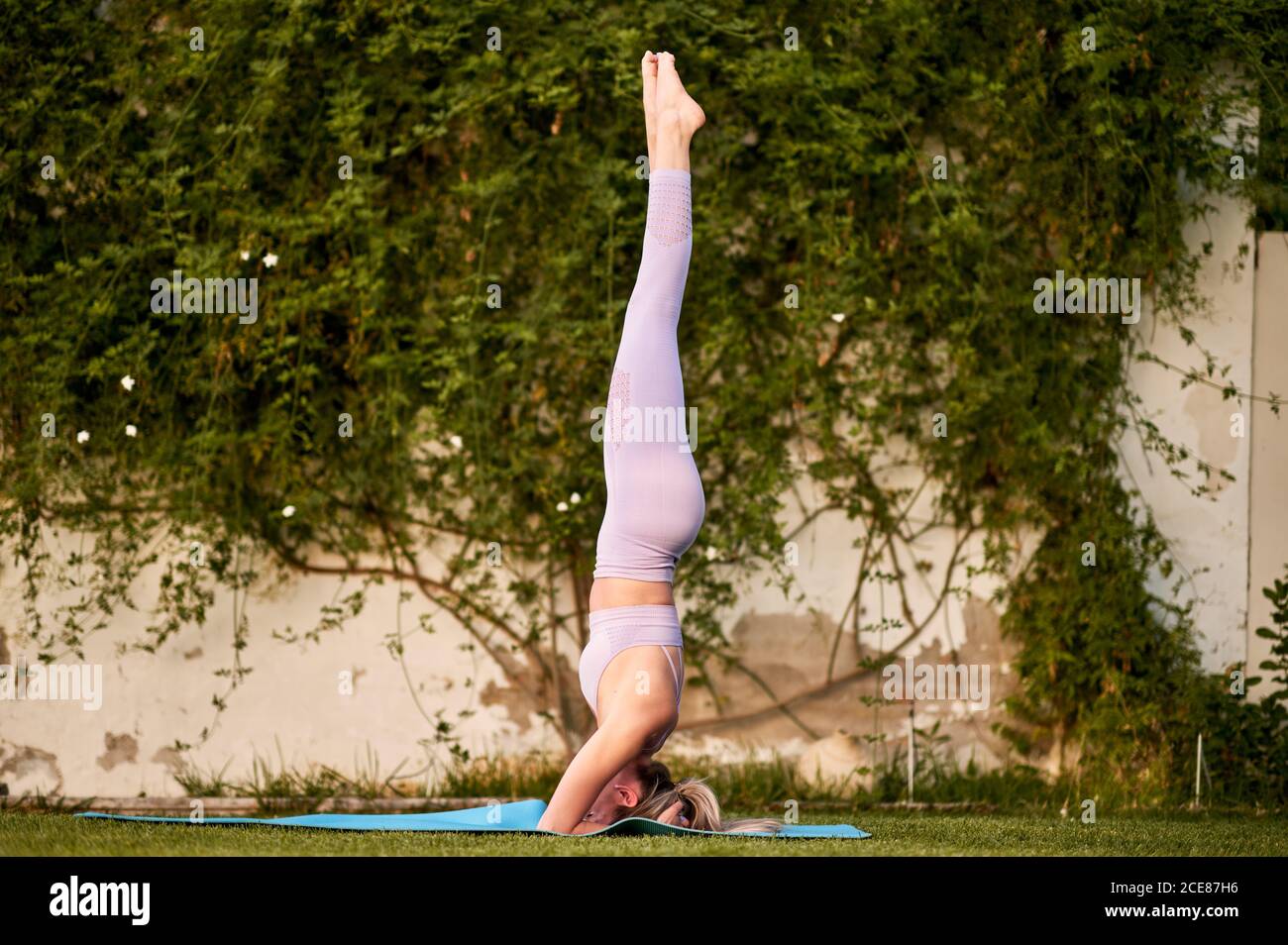 Headstand High Resolution Stock Photography and Images - Alamy