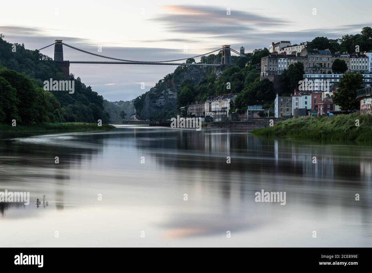 The River Avon flows under the iconic Clifton Suspension Bridge through ...