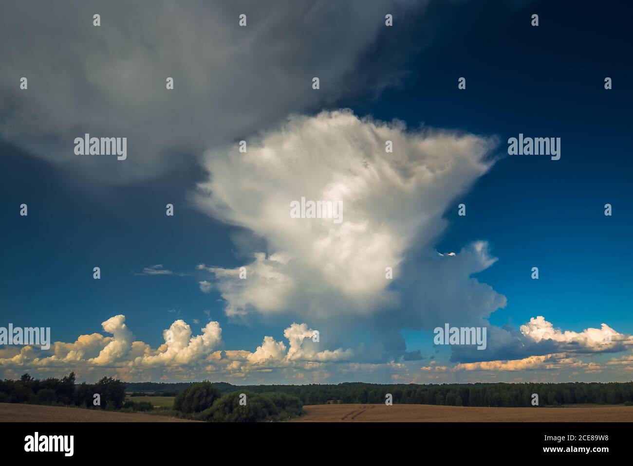 Tornado twister cumulonimbus hi-res stock photography and images - Alamy