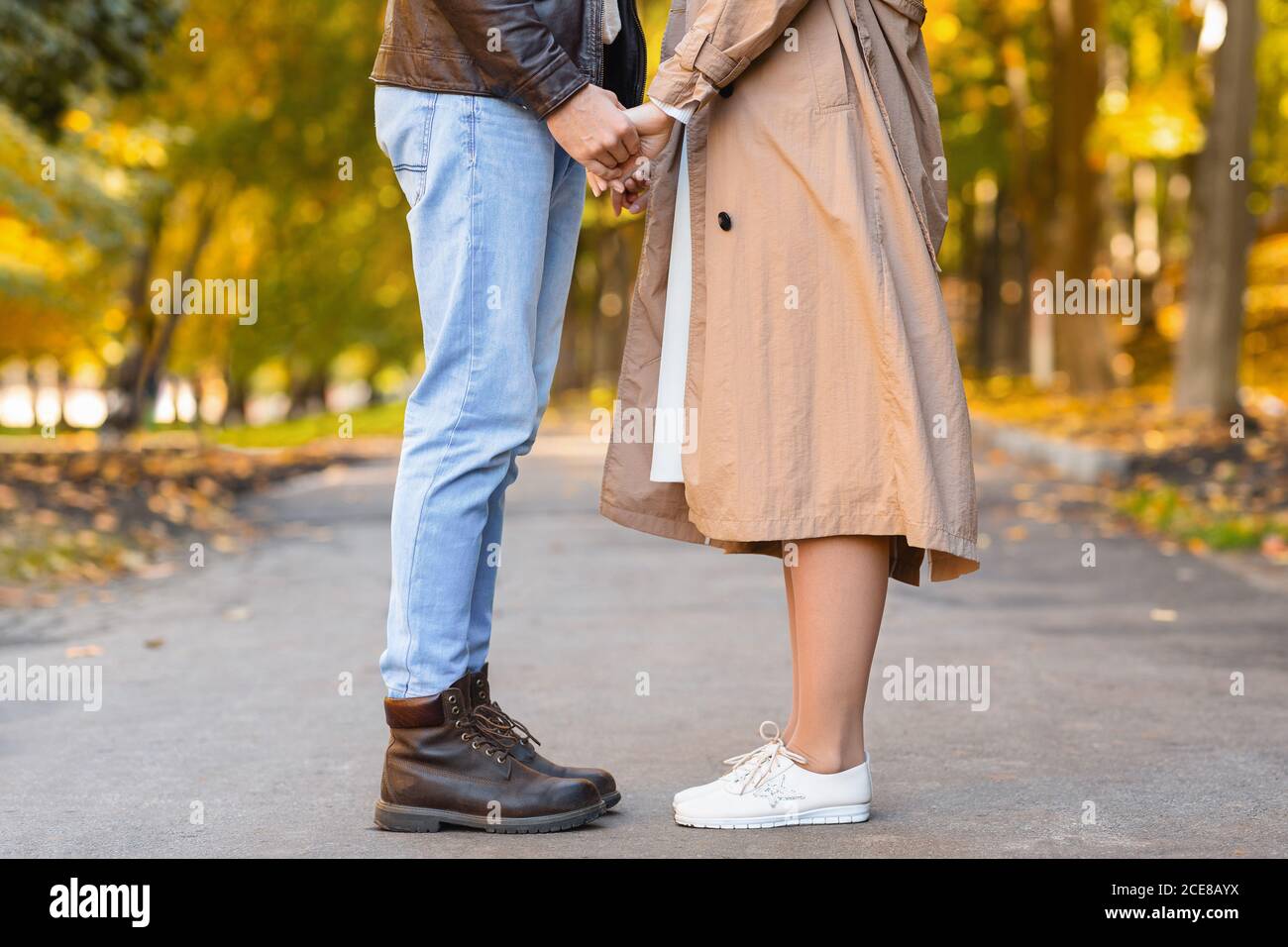 Lovers holding hands hi-res stock photography and images - Alamy
