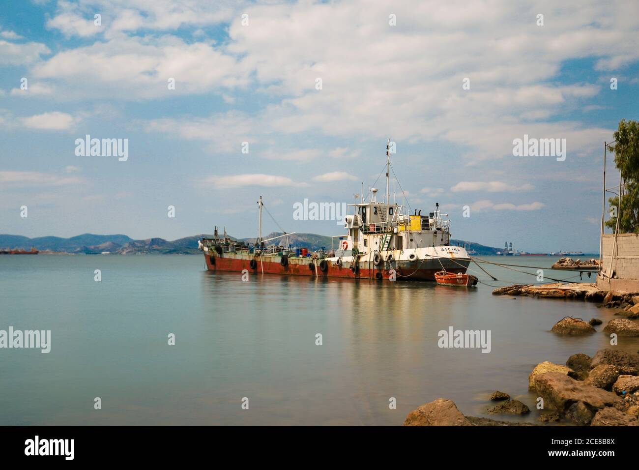 Flying dutchman ghost ship hi-res stock photography and images - Alamy