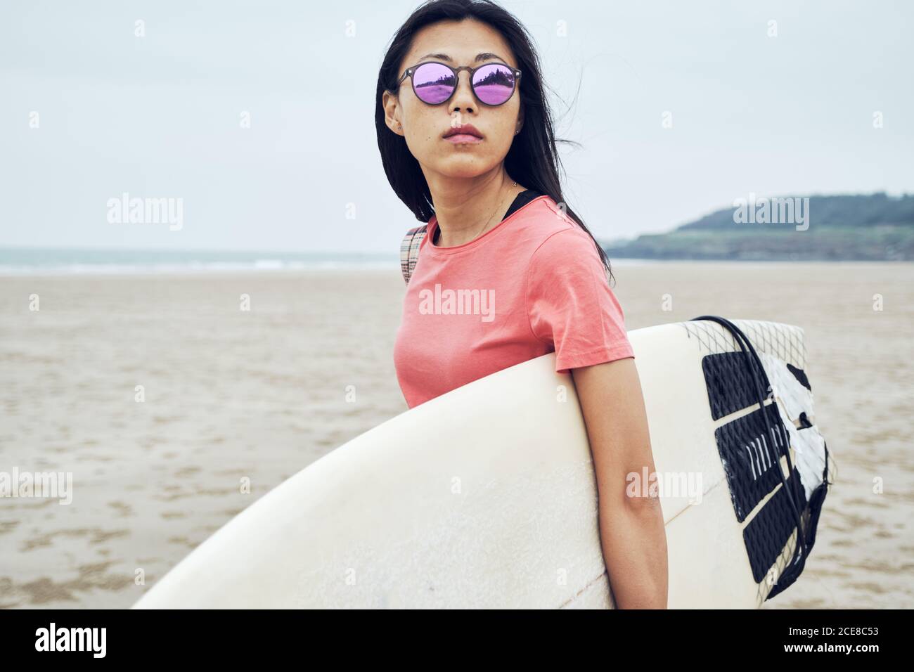 Asian female surfing ocean hi-res stock photography and images - Alamy