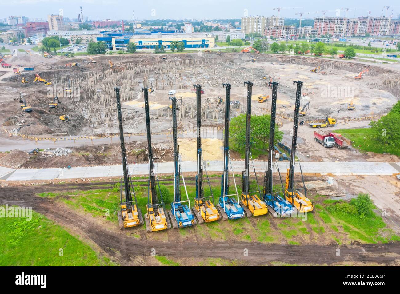 Heavy equipment for installing piles in the ground, heavy machines for ...