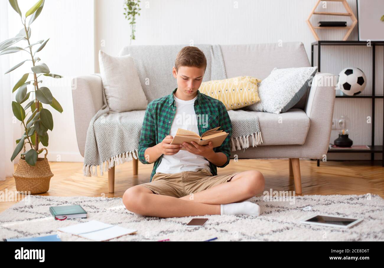 Teen boy confused reading hi-res stock photography and images - Alamy
