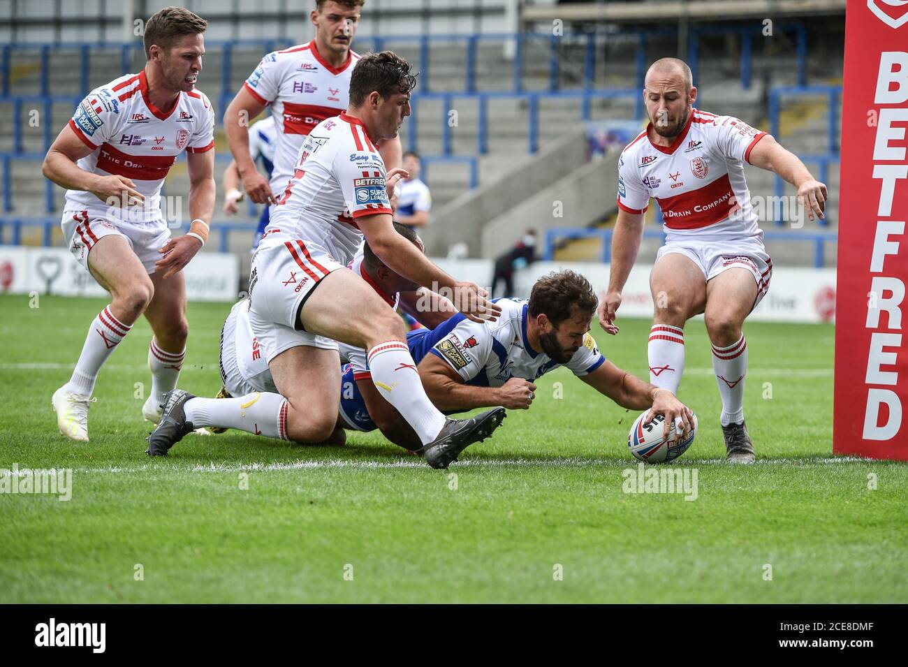 St Helens' Alex Walmsley breaks through to score try Stock Photo - Alamy