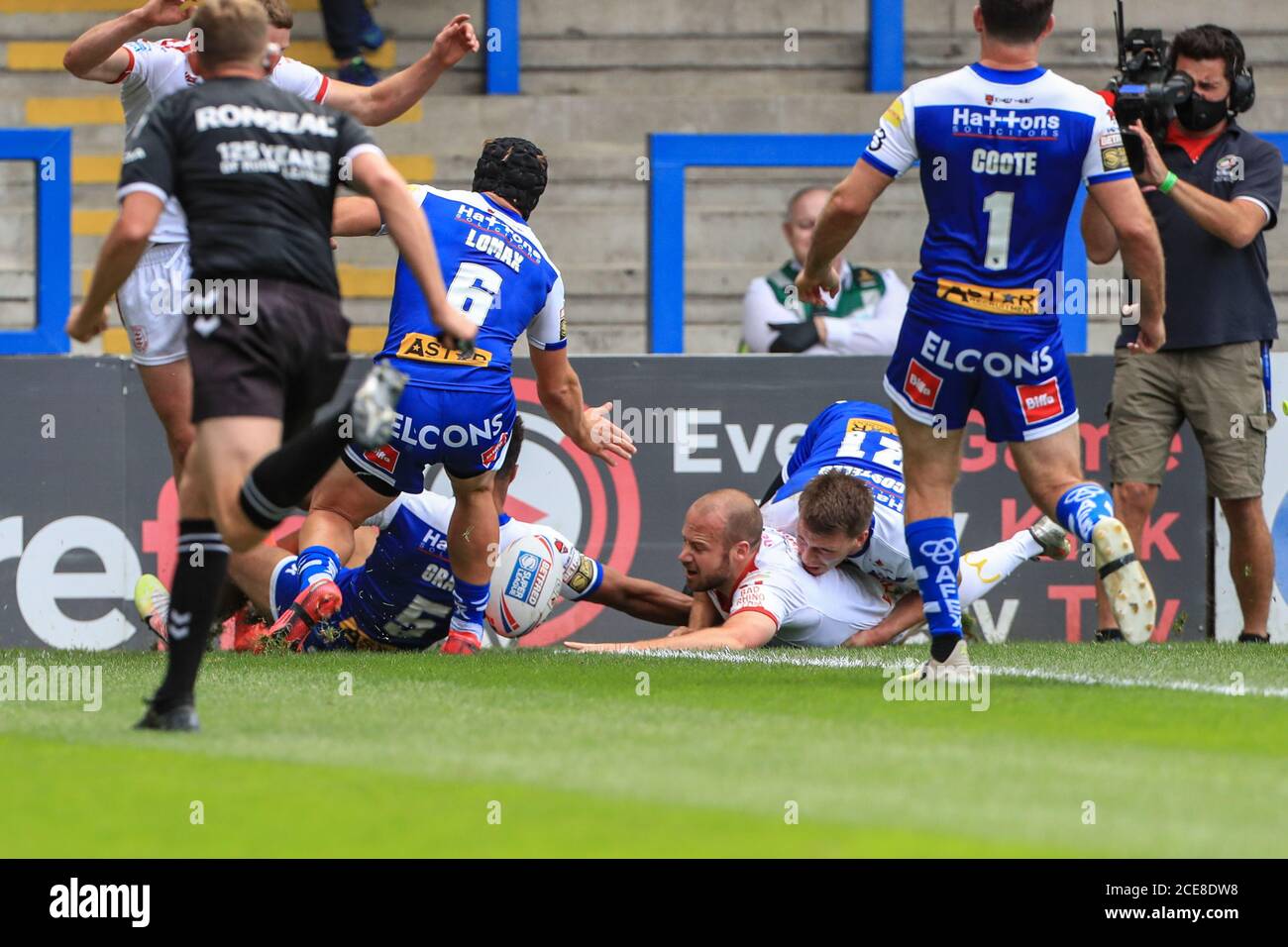 Adam Quinlan (1) of Hull KR goes over for a try Stock Photo - Alamy