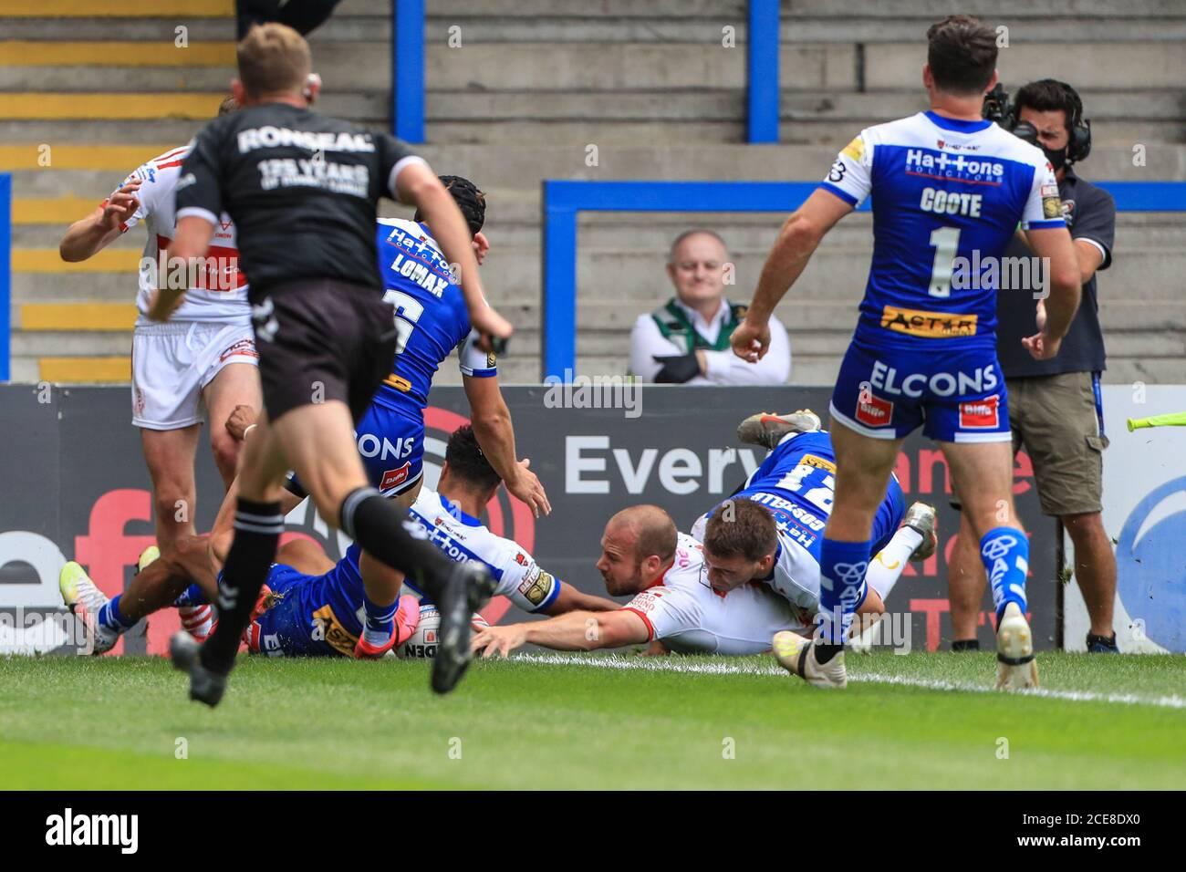 Adam Quinlan (1) of Hull KR goes over for a try Stock Photo - Alamy