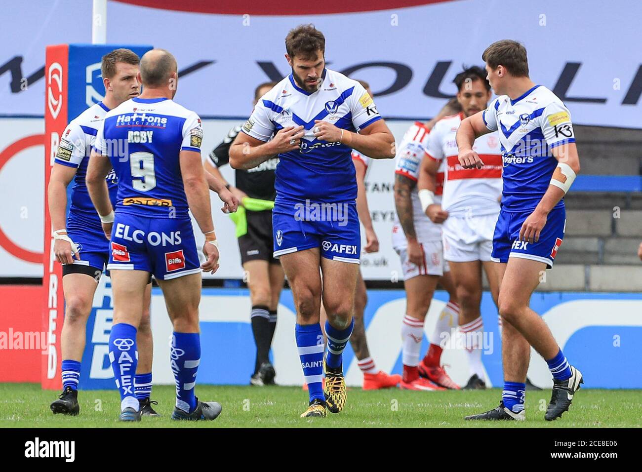 Alex Walmsley (8) of St Helens celebrates his try Stock Photo - Alamy