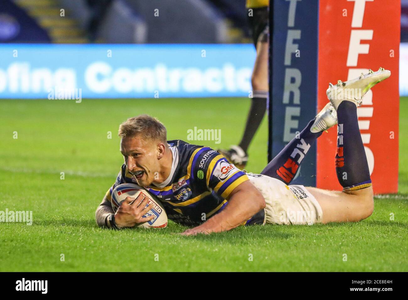 Leeds rhinos mikolaj oledzki scores hi-res stock photography and images ...