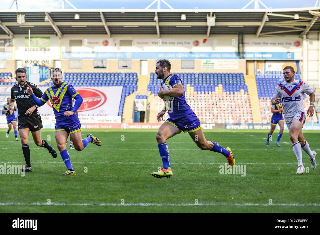 Warrington wolves toby king scores hi-res stock photography and images ...