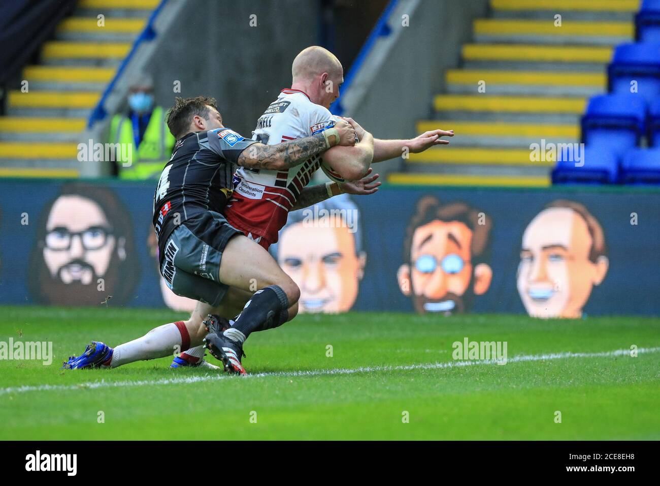 Liam Farrell (12) of Wigan Warriors goes over for a try Stock Photo - Alamy