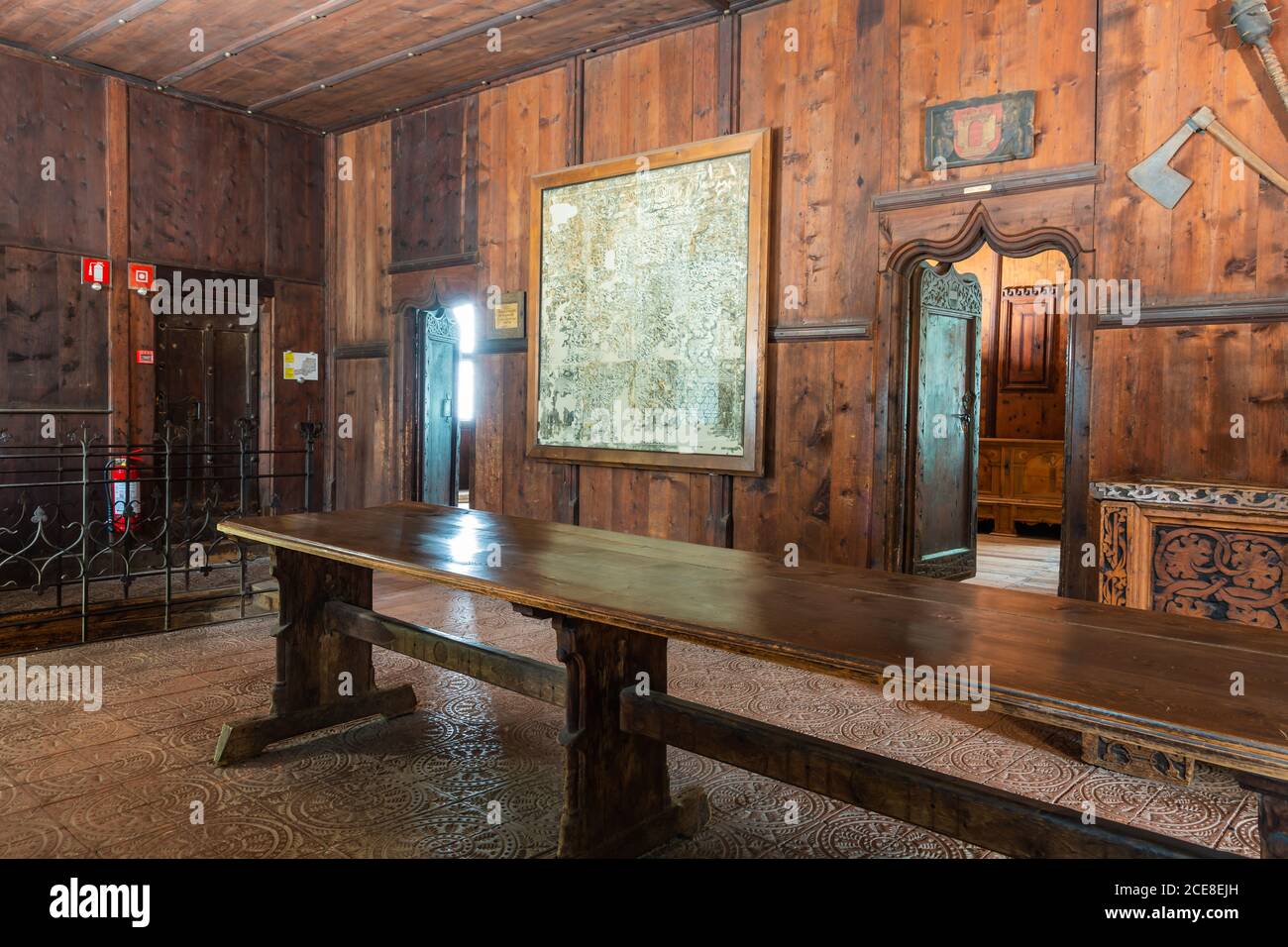 Medieval castle interior hi-res stock photography and images - Alamy