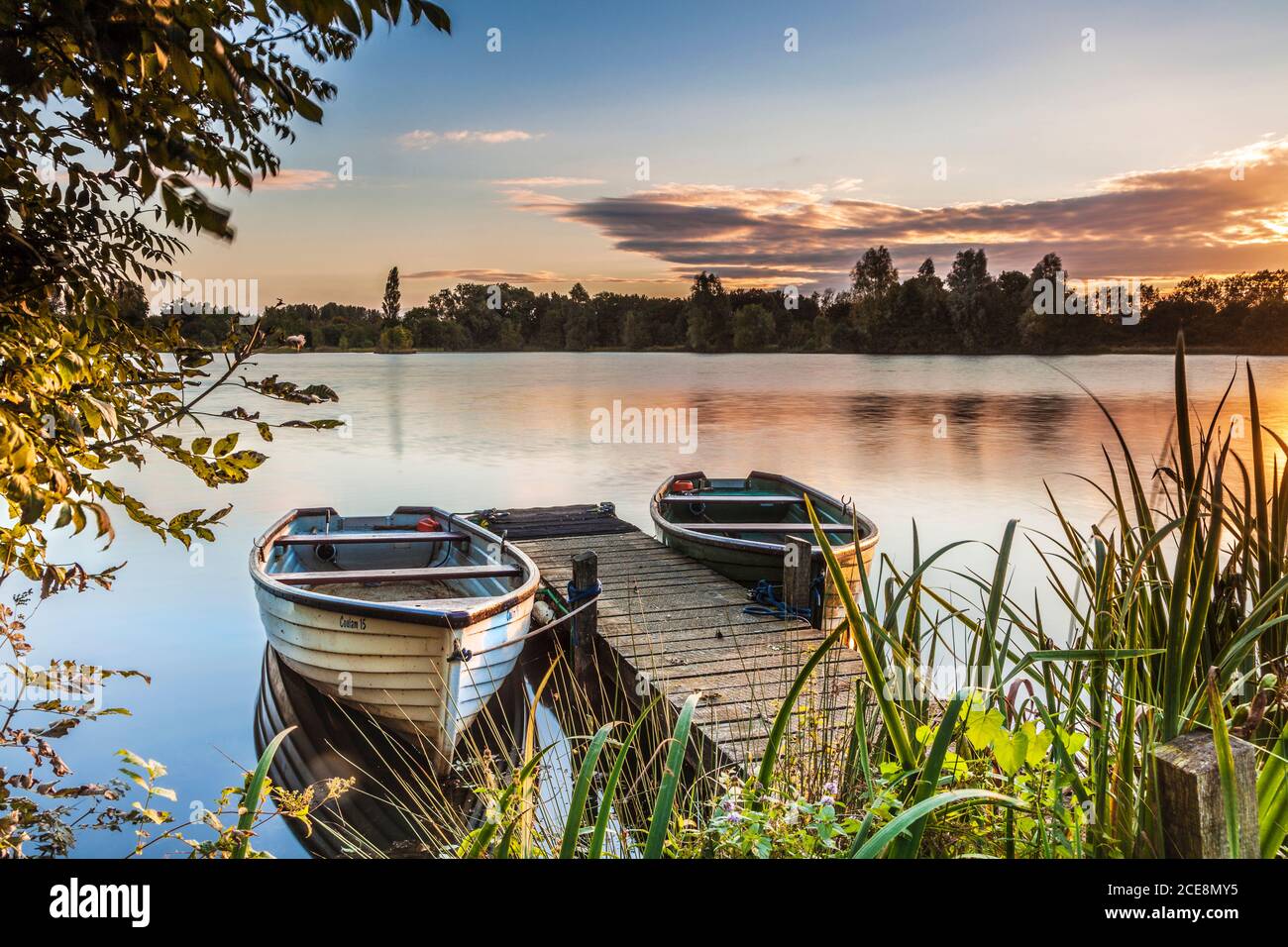 Cotswold water park hi-res stock photography and images - Alamy