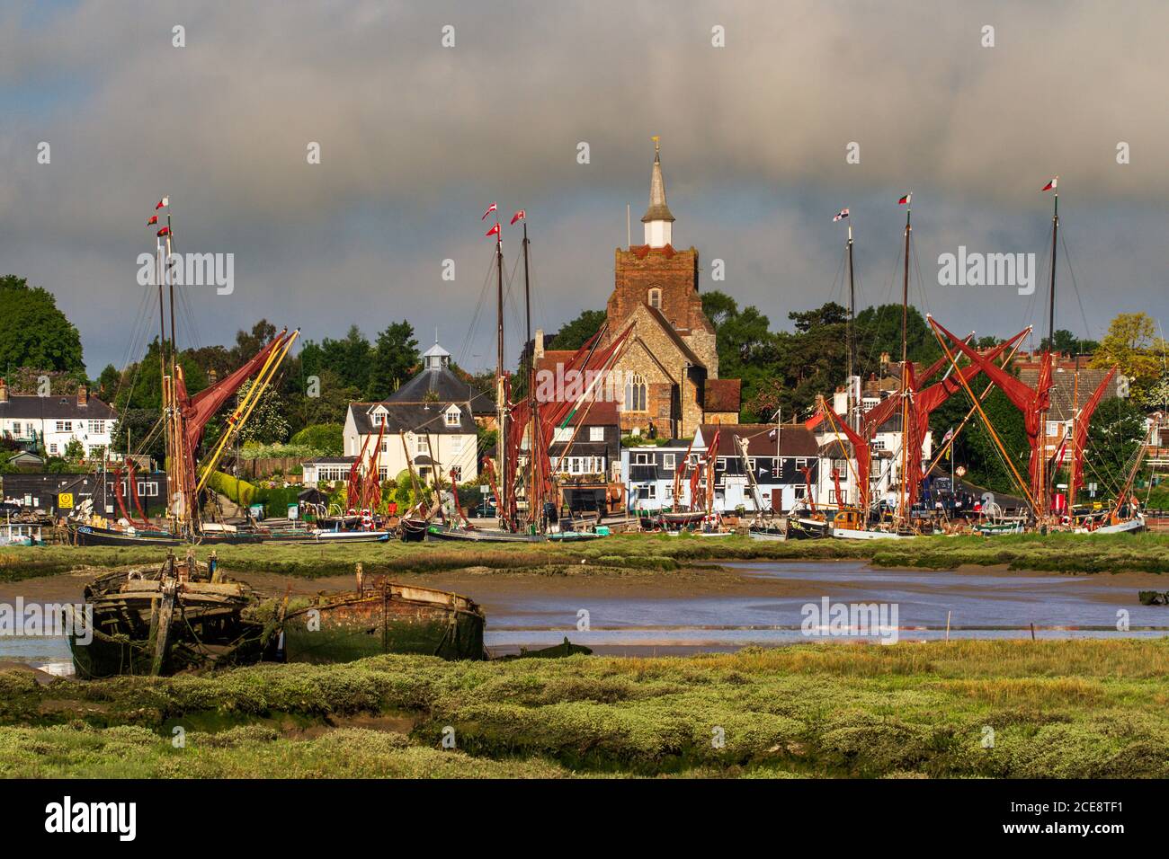 Two barges hi-res stock photography and images - Alamy