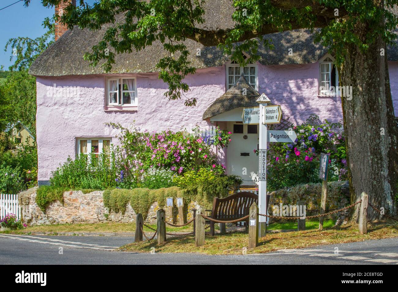 Pretty devon village hi-res stock photography and images - Alamy